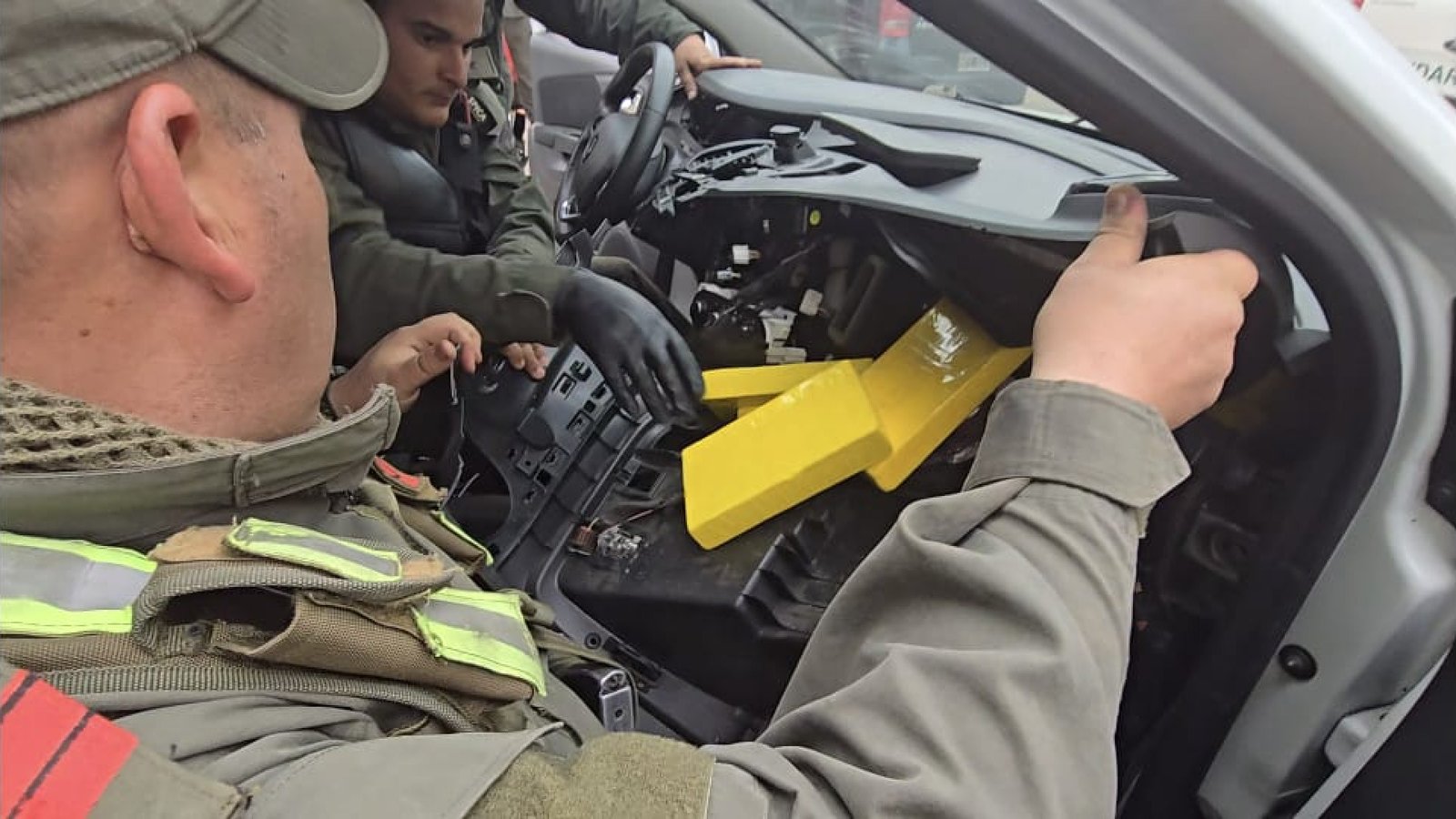 Descubren doble fondo con 33 kilos de cocaína en ruta Nacional Nº34 ...